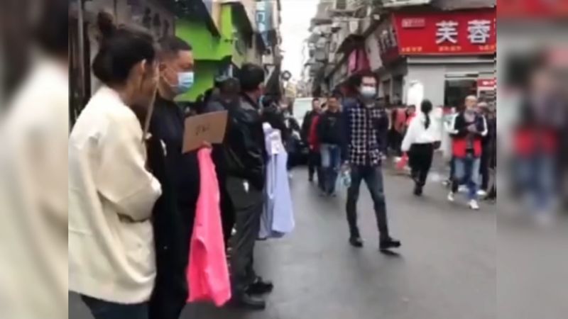 广州出现招工逆向潮,老板街头排队被工人挑