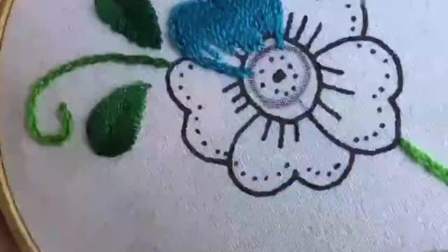 用简单的针法刺绣,也能绣出美丽的花朵