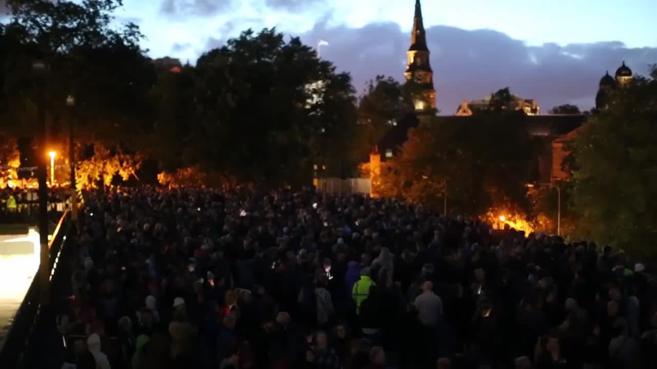 山巅古堡惊现3亿5千万年史诗画卷