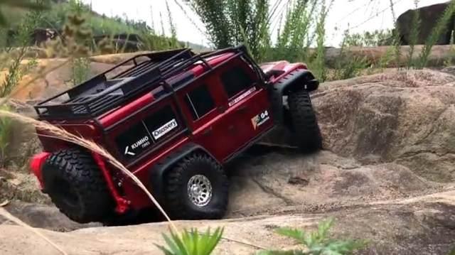 遥控操作模型越野车野外测试,动力都不错