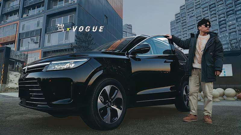 AITO问界M7:成熟魅力,舒享体验