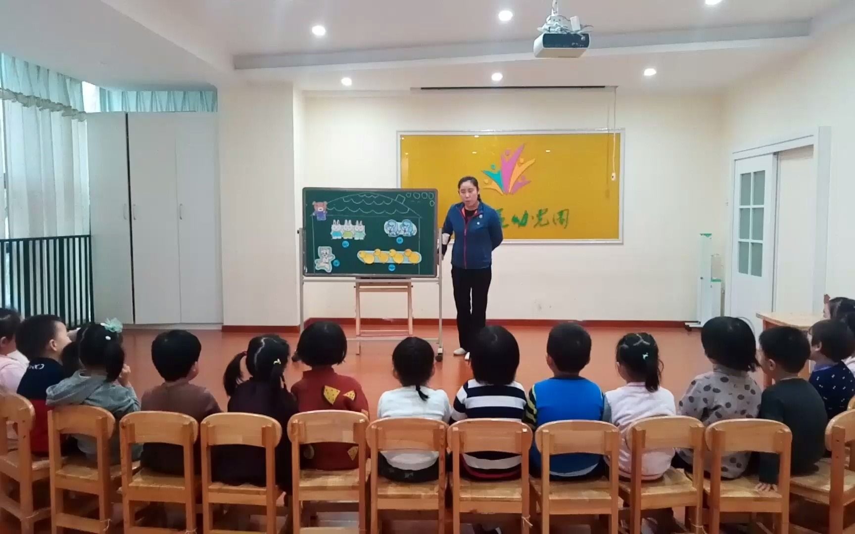 小班数学《招待客人》课堂实录