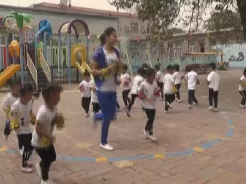 冉庄幼儿园小班 小动物模仿操《亲亲我的小动物》师幼示范视频2017...