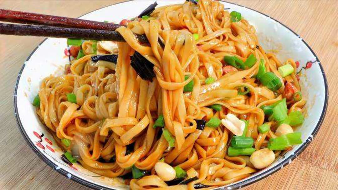 面条这样做太好吃了,连吃一个月都不腻,做单简单,开胃又解馋