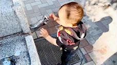 #搞笑 反人类设计,真的好着急ߙ�#呆萌小屁孩 #反人类设计