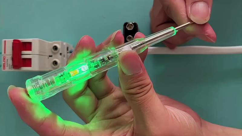 现在电工师傅都在使用的一款测电笔!