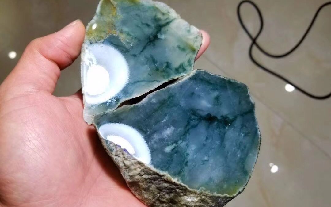 那些年我们玩过的赌石,一起来看那些切涨的翡翠原石