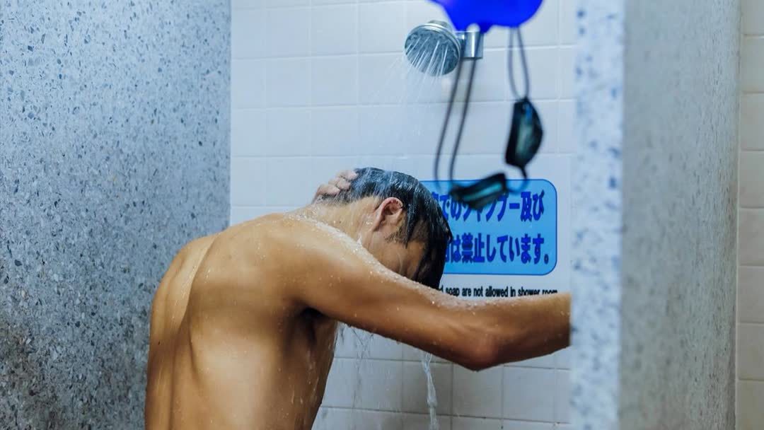 男人洗澡时,多搓搓这3个地方,增强肾功能,肾或许会感谢你