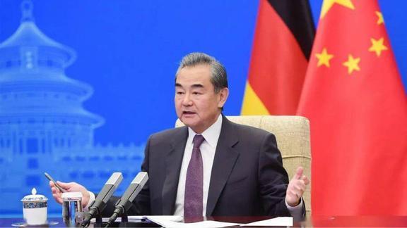 全球目光紧盯!王毅当着德外长面直白警告日本,这些话字字千钧