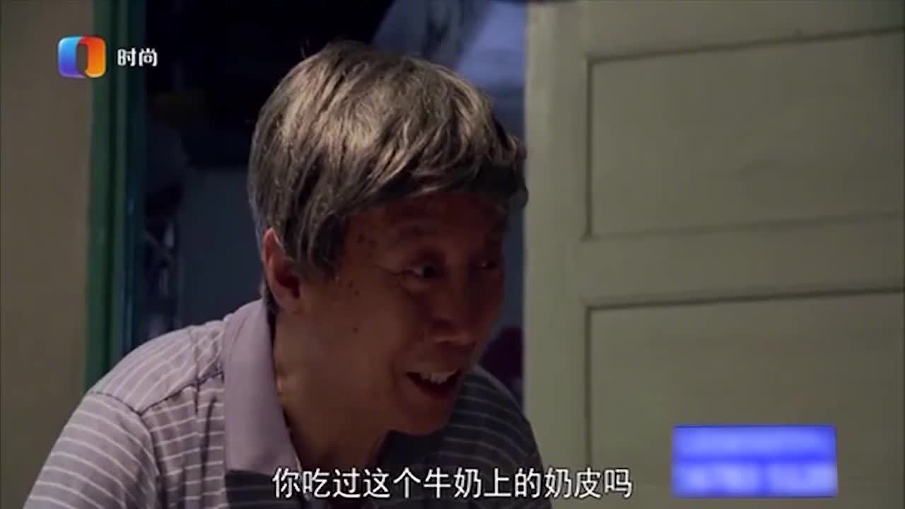 孩子考试成绩有进步,希望得到母亲的夸奖,怎料母亲态度敷衍