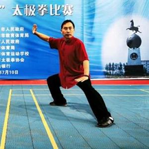 教太极的体育人 