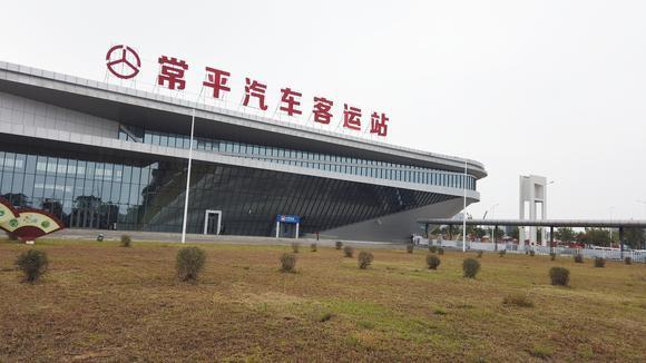 航拍:东莞常平新建设的汽车站很壮观,售票大厅内旅客却寥寥无几