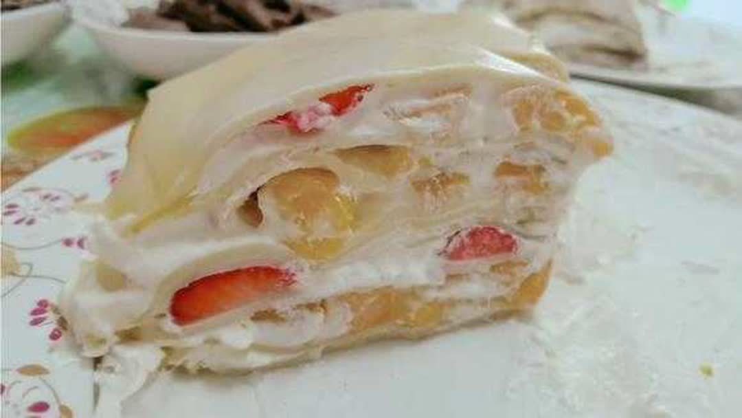 生日面一根要一口吃,愿一切随心如意,芒果草莓千层蛋糕漂亮好吃