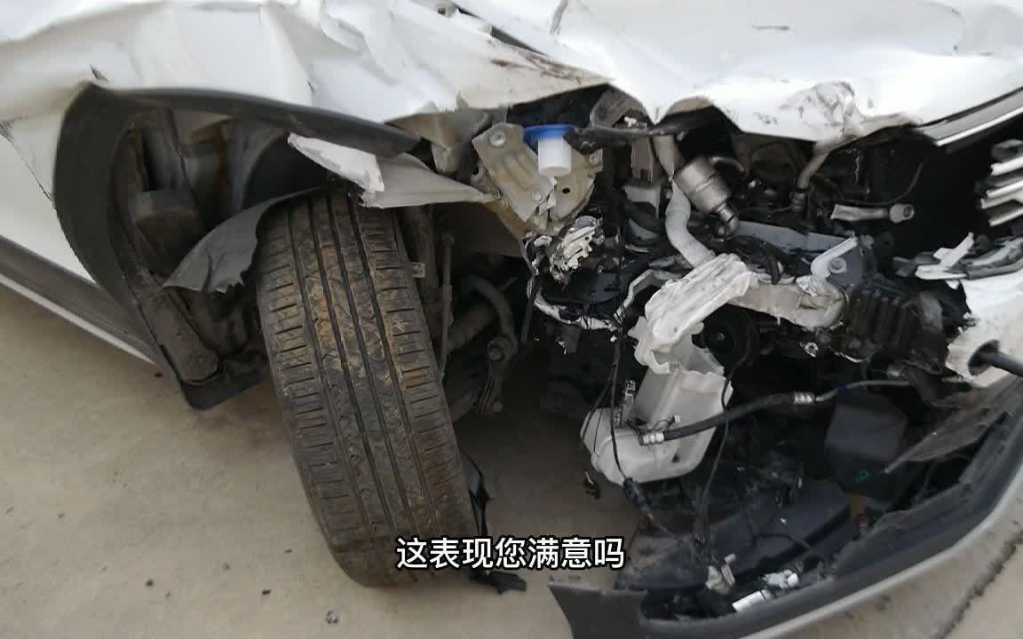 现实版25%偏置碰撞,一汽大众车表现还不错,上汽大众就不确定了