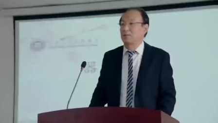 校长在台上讲话,在座的学生个个都不是省油的灯