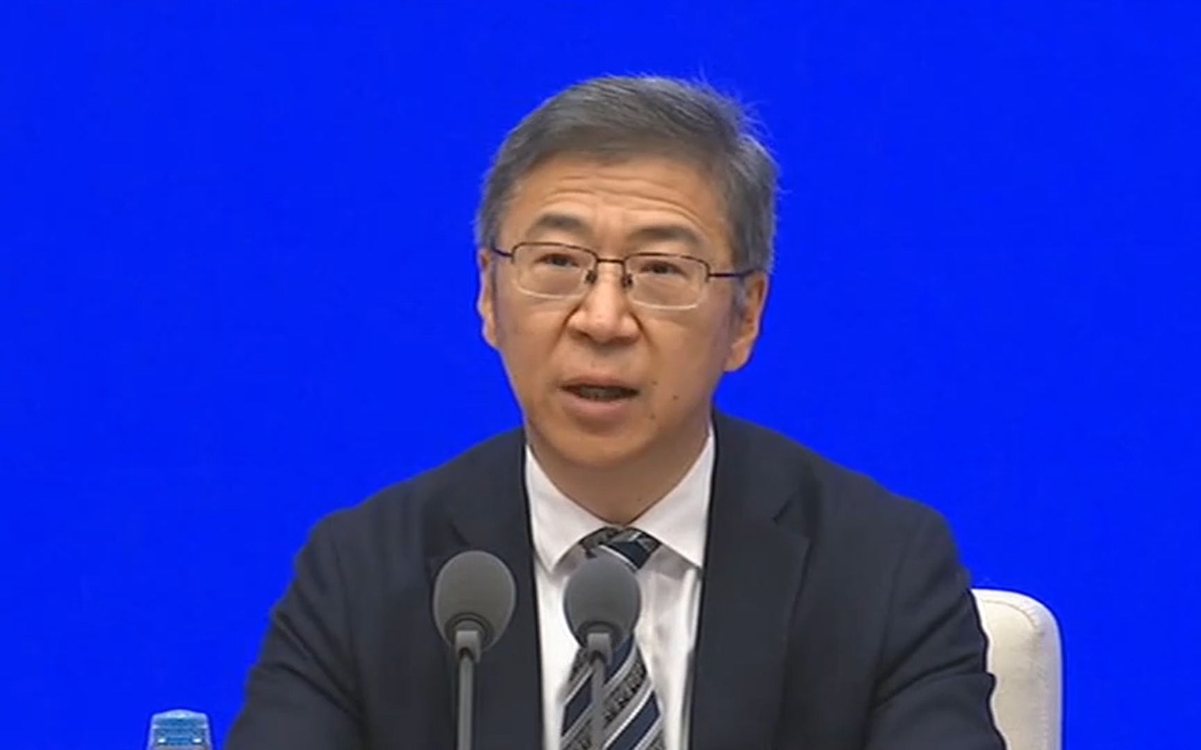 国家发改委:就地过年政策不能擅自加码 不能阻断人员出行返乡