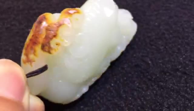 真正新疆和田玉籽料价格多少?其实你手里面的料子根本不是