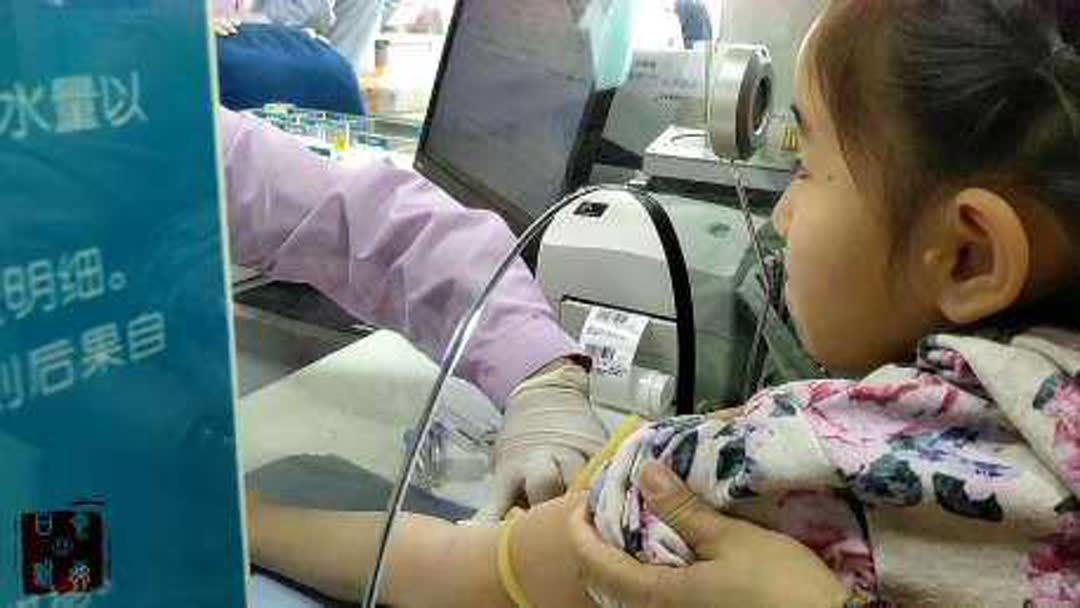 姑娘在哈尔滨医大一院看病,没选择去哈尔滨儿童医院