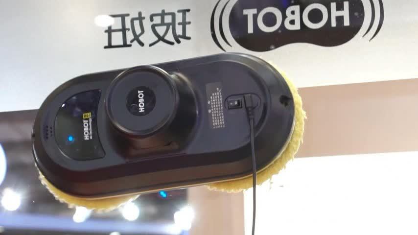 网红机器人“玻妞”带着小伙伴“亚洲蹲”来了!Skr Skr!