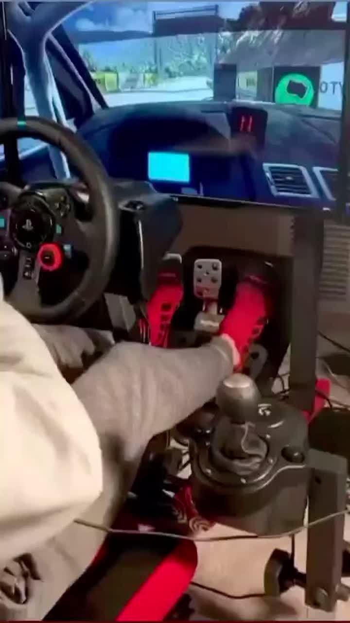 玩游戏游戏机赛车模拟器