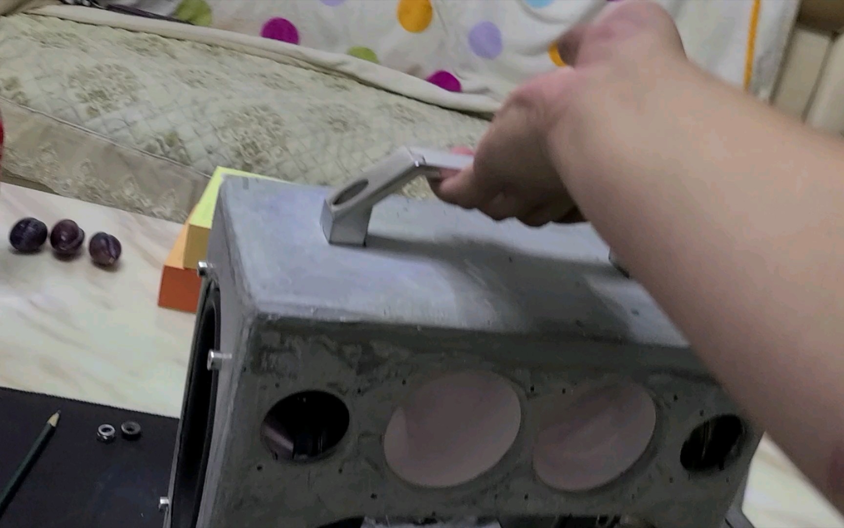 Sonos赛道喇叭5*8喇叭,视频按拍照顺序直接合成的。从密封腔箱体...