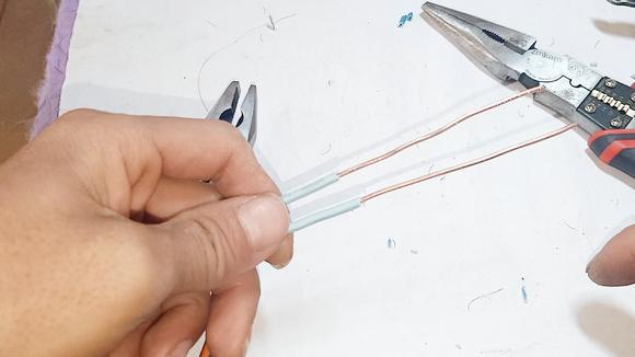 电工师傅教你硬线对接的接线方法,手法就是专业,不愧是老电工