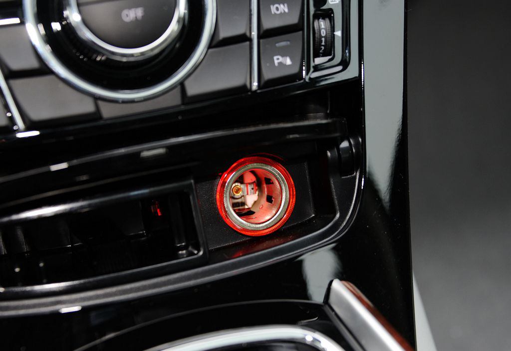 使用行车记录仪后点烟器插孔没有电是怎么回事?