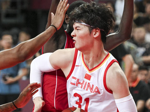 [中国男篮]克服疲劳 中国男篮热身赛再胜喀麦隆