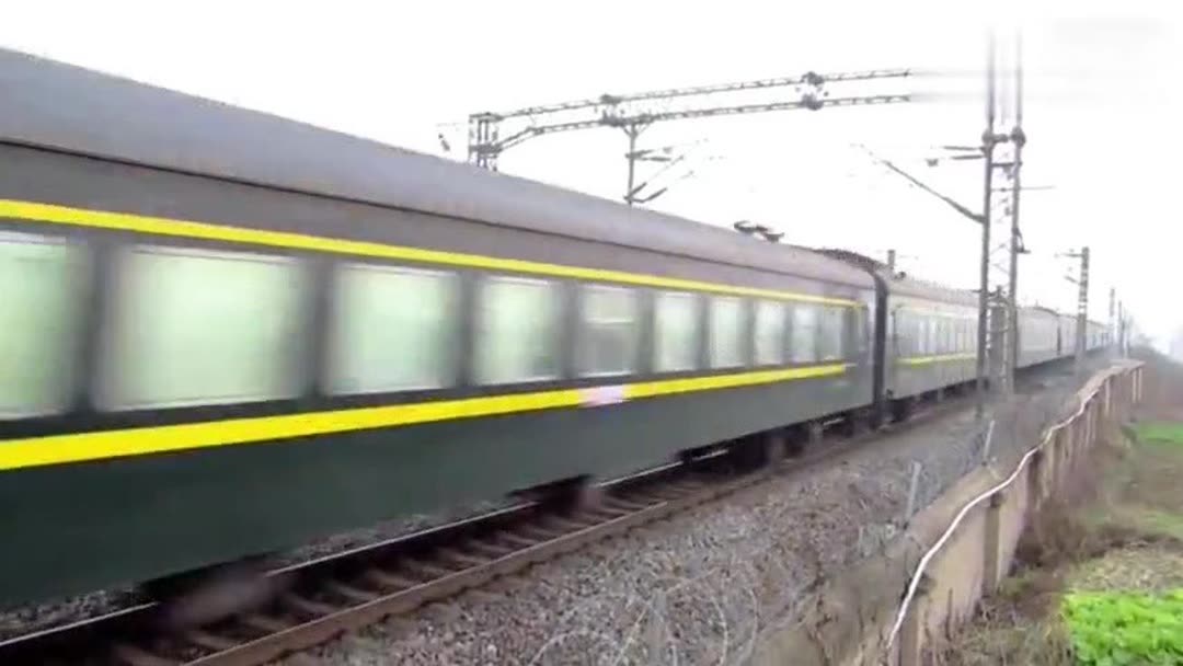 全程35小时湛江开往北京西K158次列车快速通过京广线广水站