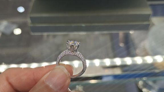 #莫桑钻 #莫桑钻工厂 #戒指 #店内实拍