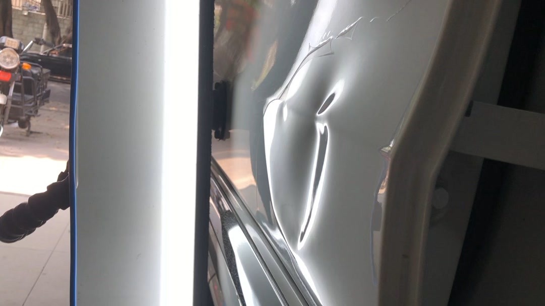 沃尔沃XC60车门筋线凹凸无损免喷漆凹陷修复