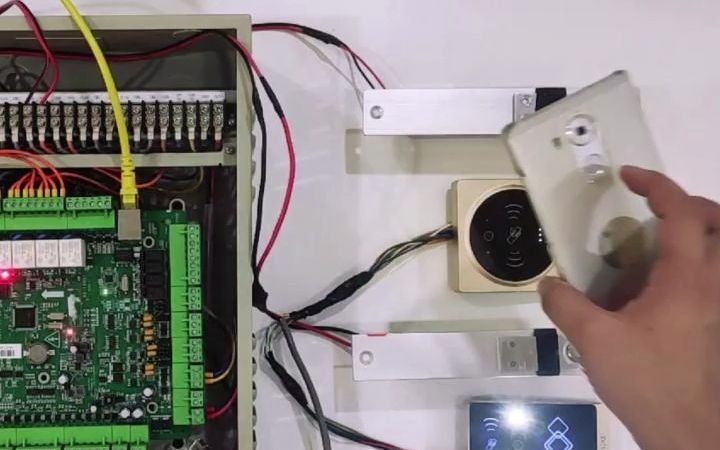 海康、中控等品牌门禁主板代理商使用传统读卡器做门禁项目如何避免...