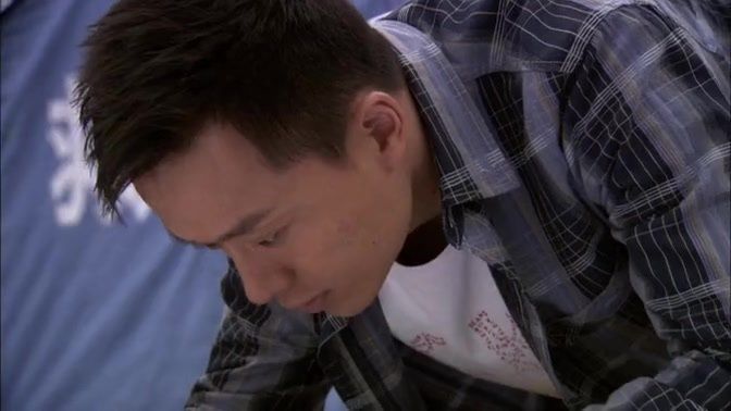 医生都忙着救治伤员,哪来的时间搭帐篷啊,要学会分清轻重