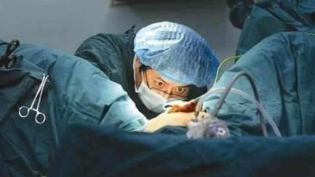 女人生孩子时,医生常说的开十指有多可怕?看完感恩母爱