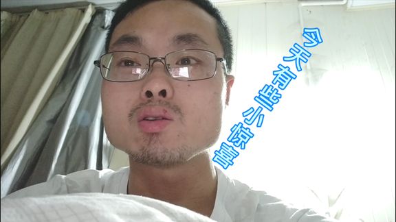 今天厂里来了订单,小伙很高兴,但又失望,这是咋回事呢?