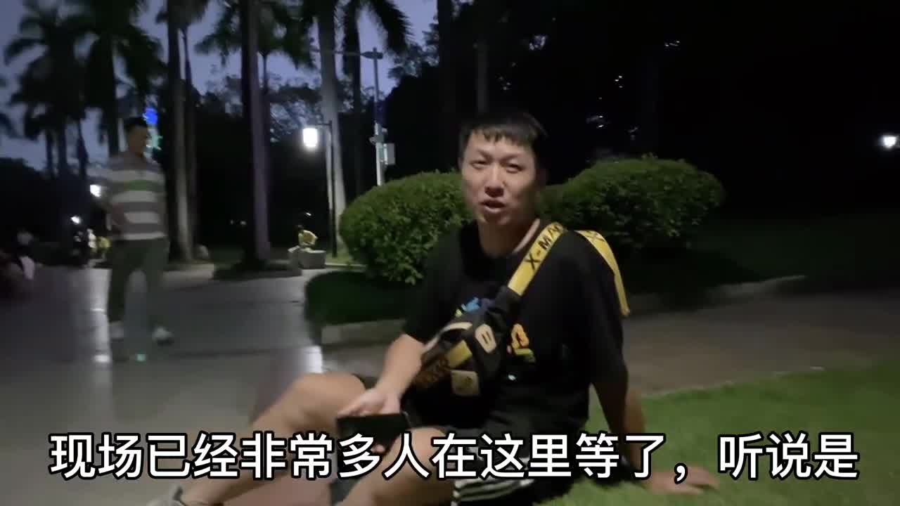 南宁南湖公园音乐喷泉,6620个喷头,8381盏水下彩灯,真是壮观