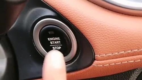 师傅教你这样启动车子,这样汽车可以多开十年,司机界实用的小窍门