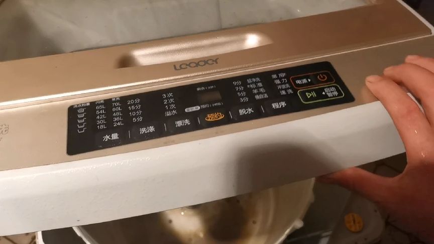 全自动洗衣机清洗,怎么一边排水一边清洗,开机,选择排水,启动