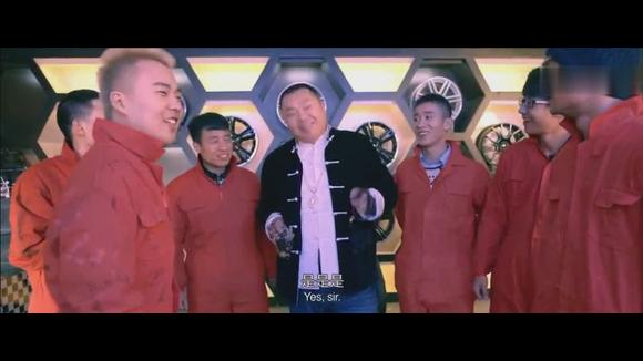 "“土豪”改装自己的爱车,震惊一群人