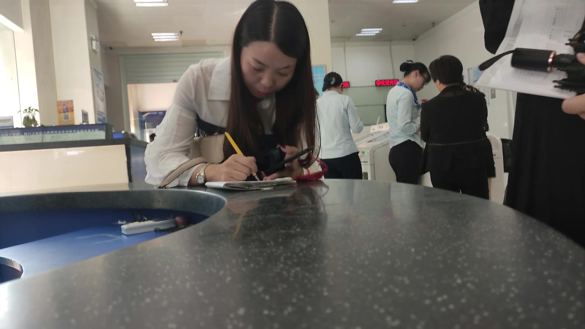 去建行问ETC安装是否需要冻结押金 工作人员是这么回答的