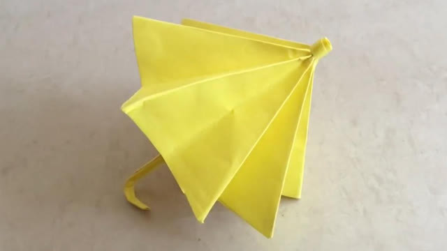 .../b>,教你用纸折一把可以伸缩的迷你小雨伞