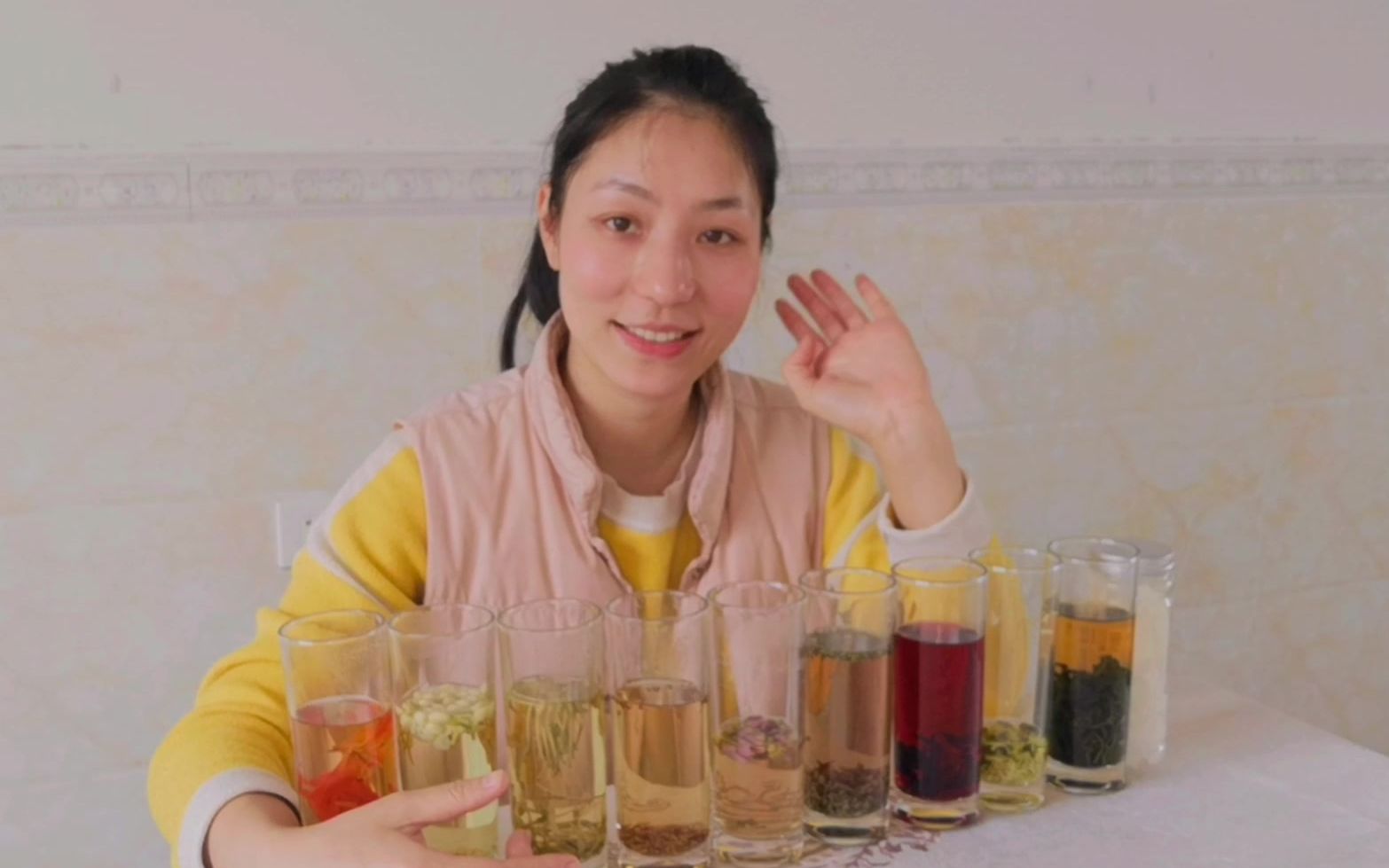 大姐为了美容养颜祛湿气,精选了10种花茶,一次就喝十杯有效果吗