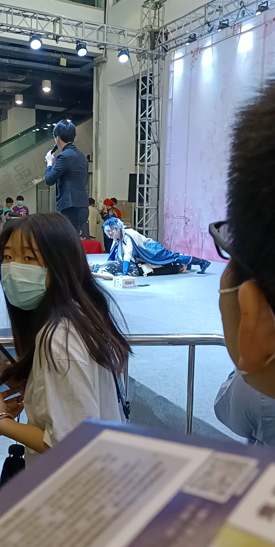 ccs漫展居然迫害人,男男不香了,是的太香了,虽然说不知道这个cos的是...