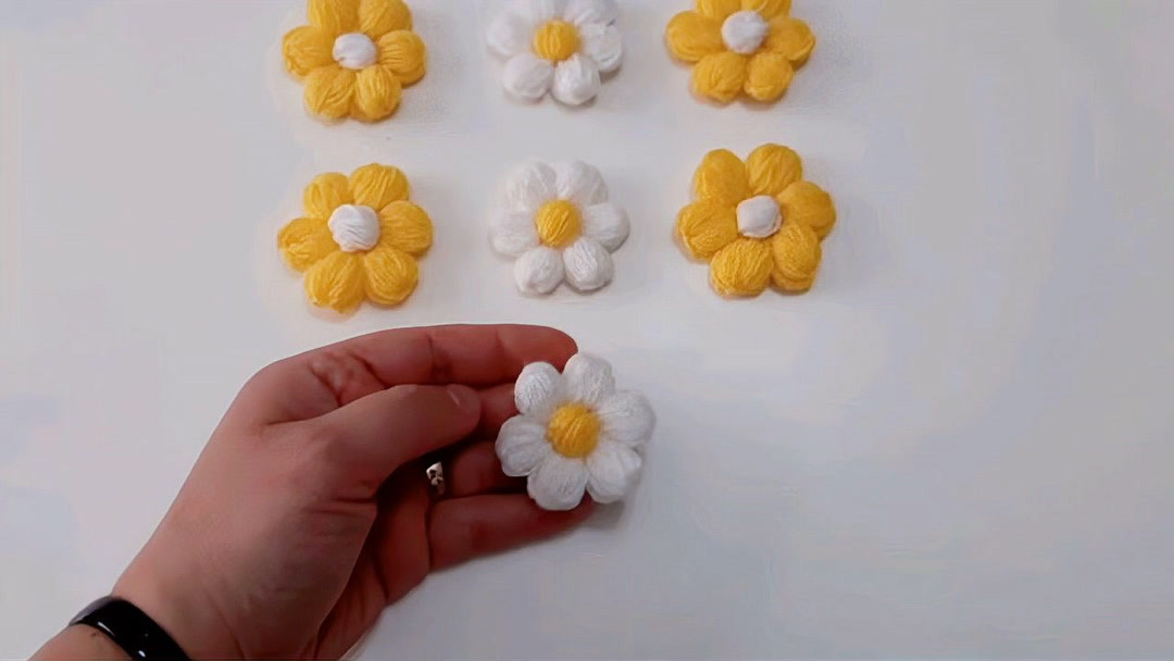 钩针编织3D立体泡芙花朵,可做成你想要的饰品,多片一拼是坐垫