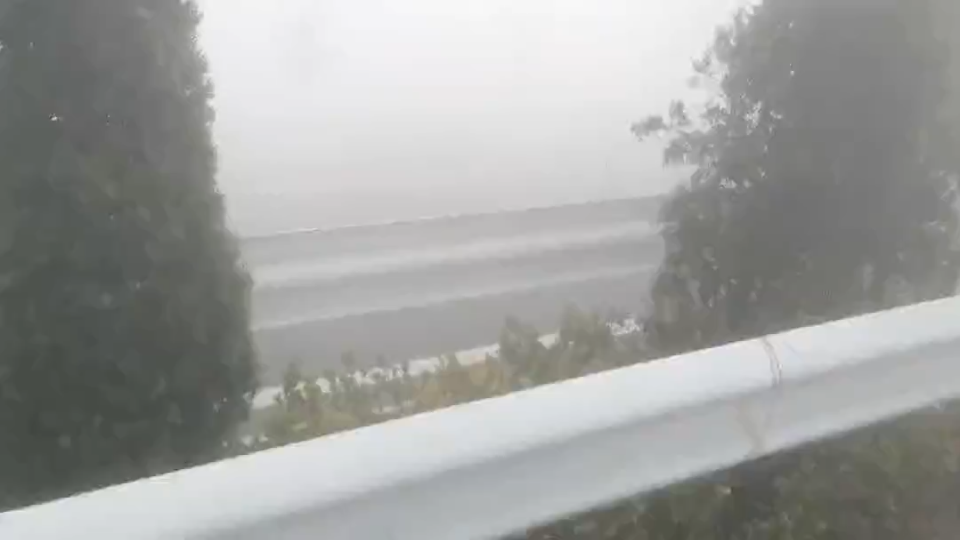 今日份的高速连环撞车。