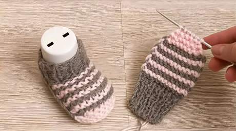 棒针编织漂亮的双色条纹宝宝毛线鞋,简单易织,新手妈妈可仿!