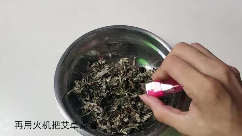 没想到艾草作用那么大,除了挂门上,还可以熏死蚊子,效果很实用