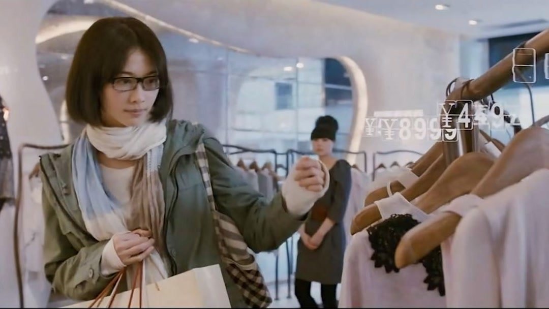 林志玲办了张信用卡,去商城拼命购物,好像不要钱似的