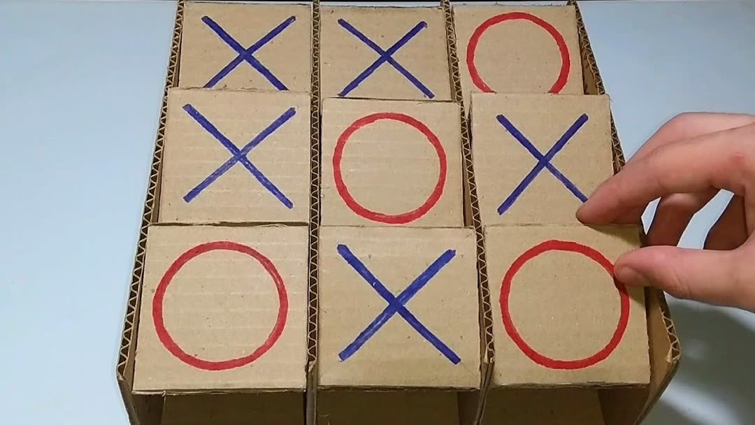 创意手工:小伙用纸板制作游戏机,小朋友都抢着玩!