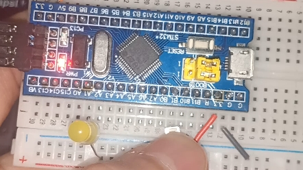 STM32F103C8T6——按键控制LED灯亮灭(一)